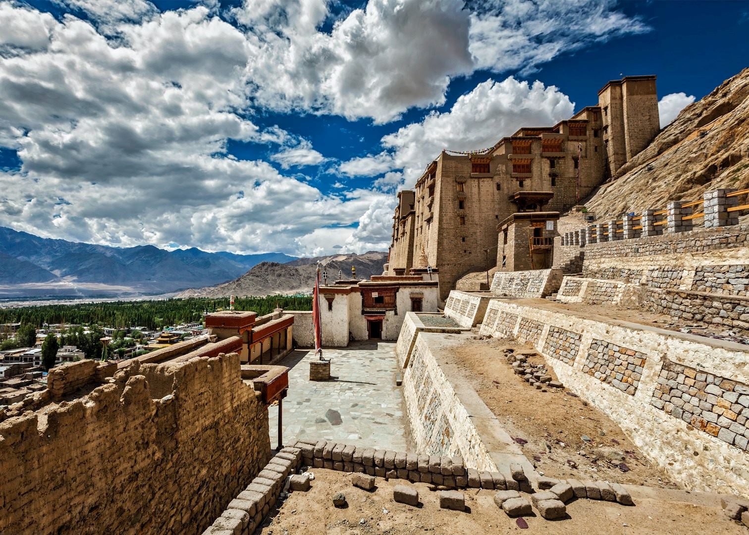 Leh: 15 Best Fascinating Places to Visit - ChaloGhumane.com